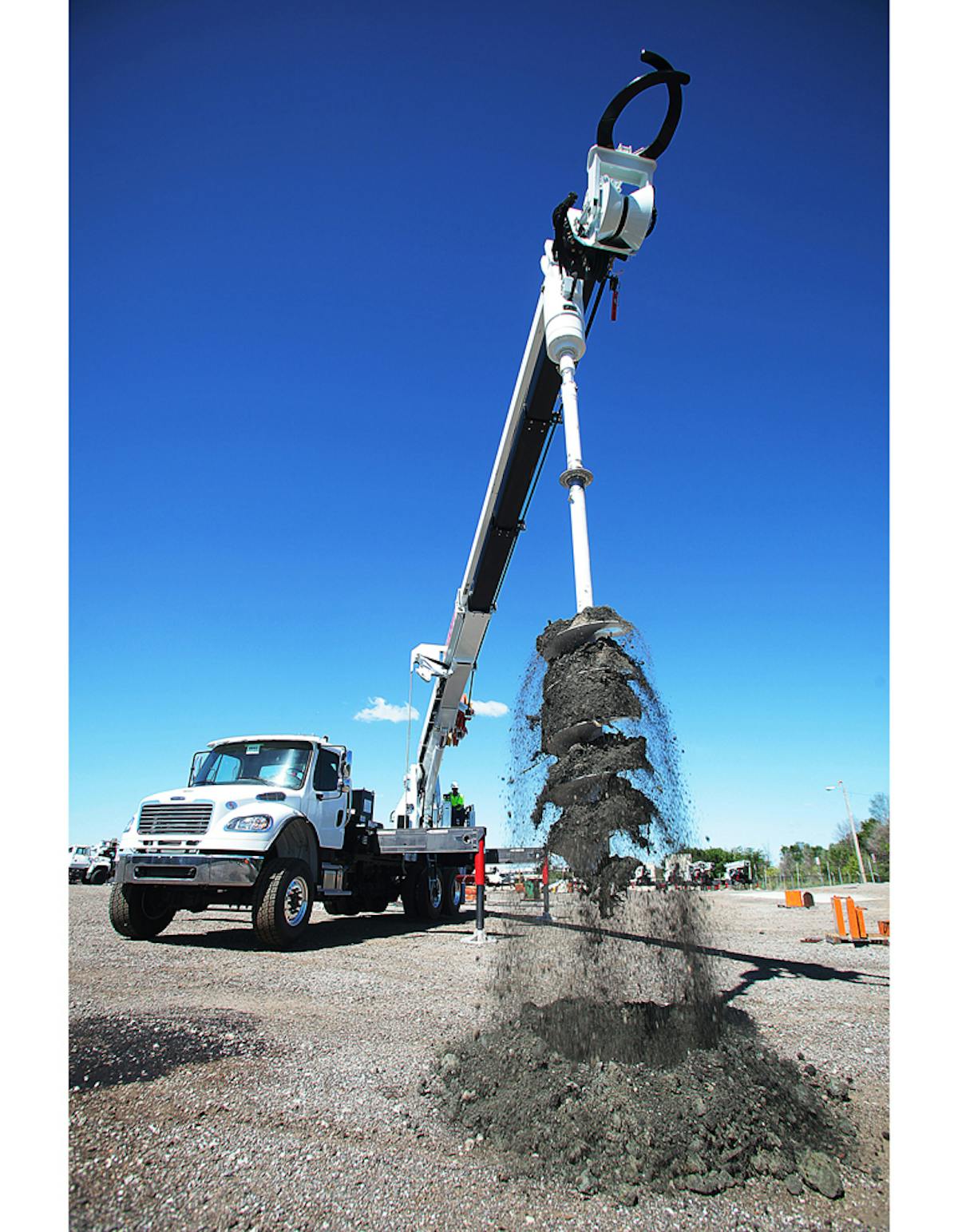 Hydraulics Power New Digger Derrick to Higher Levels | Power & Motion
